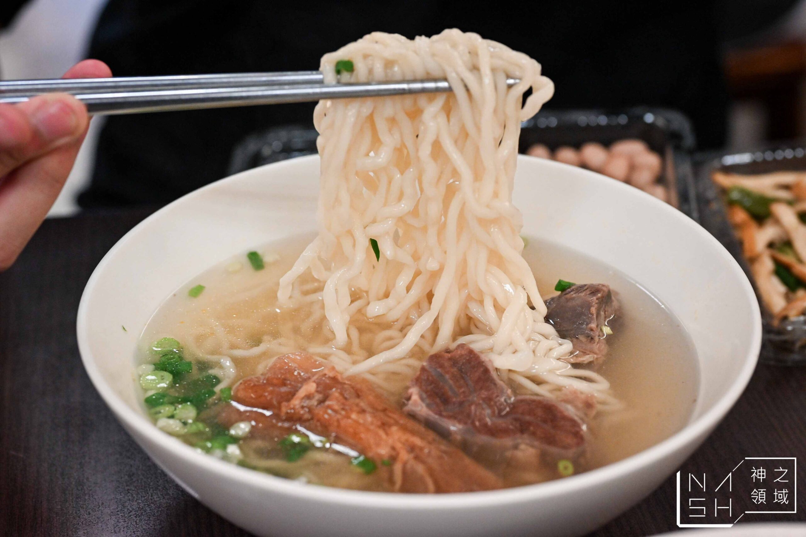 【台中牛肉麵推薦】可口牛肉麵｜連續入選米其林必比登的排隊名店，湯頭濃郁必點紅燒牛肉麵（菜單） @Nash，神之領域
