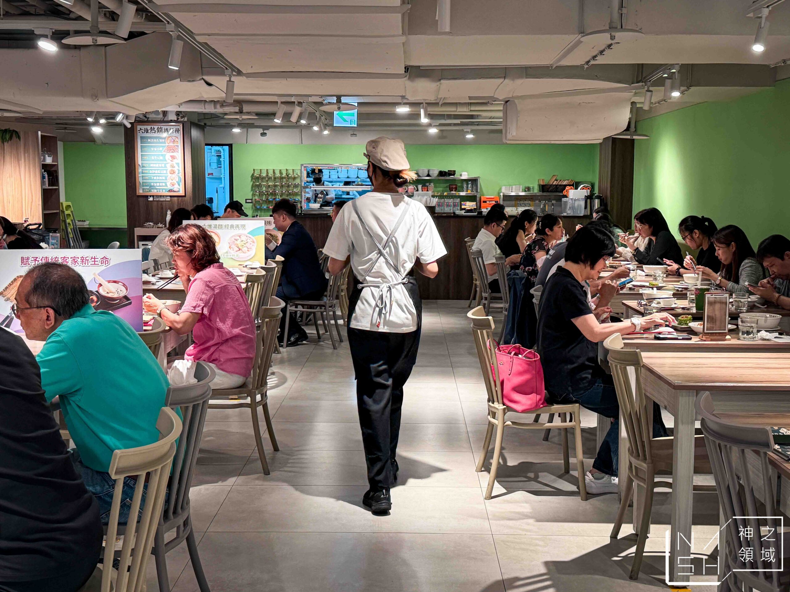 【台北車站美食推薦】六堆伙房客家麵食館｜創意客家料理必吃鹹蛋絲瓜麵線、湯頭濃郁超有味！ @Nash，神之領域